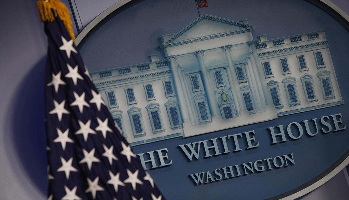 Trump busca mejorar las opciones y precios de Medicare